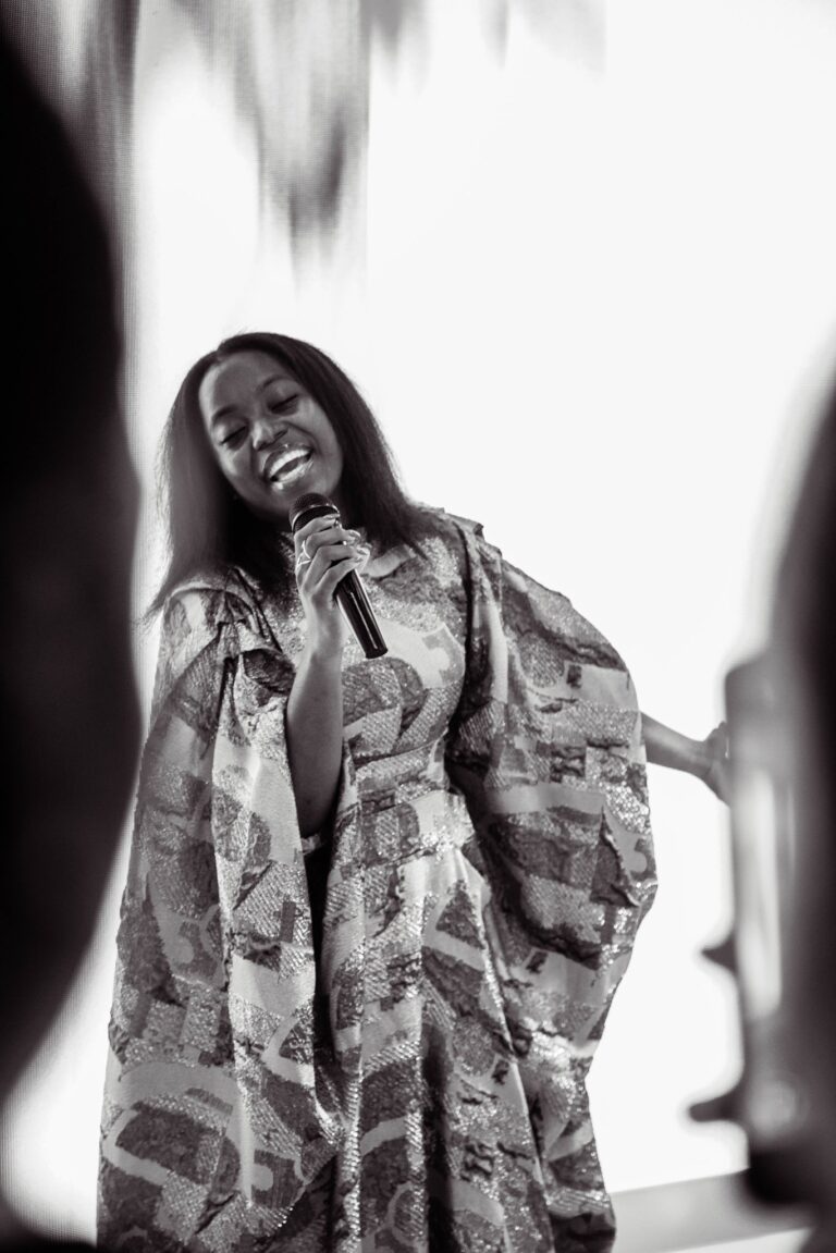 Nair Nany: Quem é a Cantora Gospel Angolana